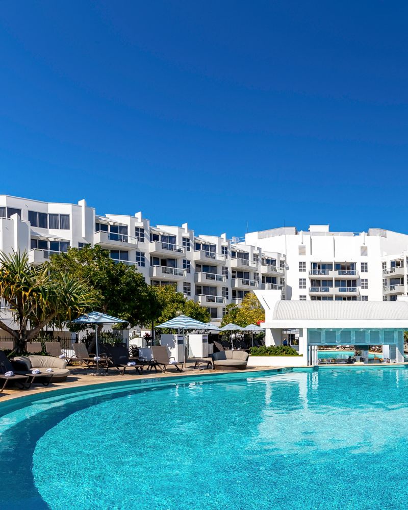 Water’s Edge Pool Bar | Sofitel Noosa Pacific Resort