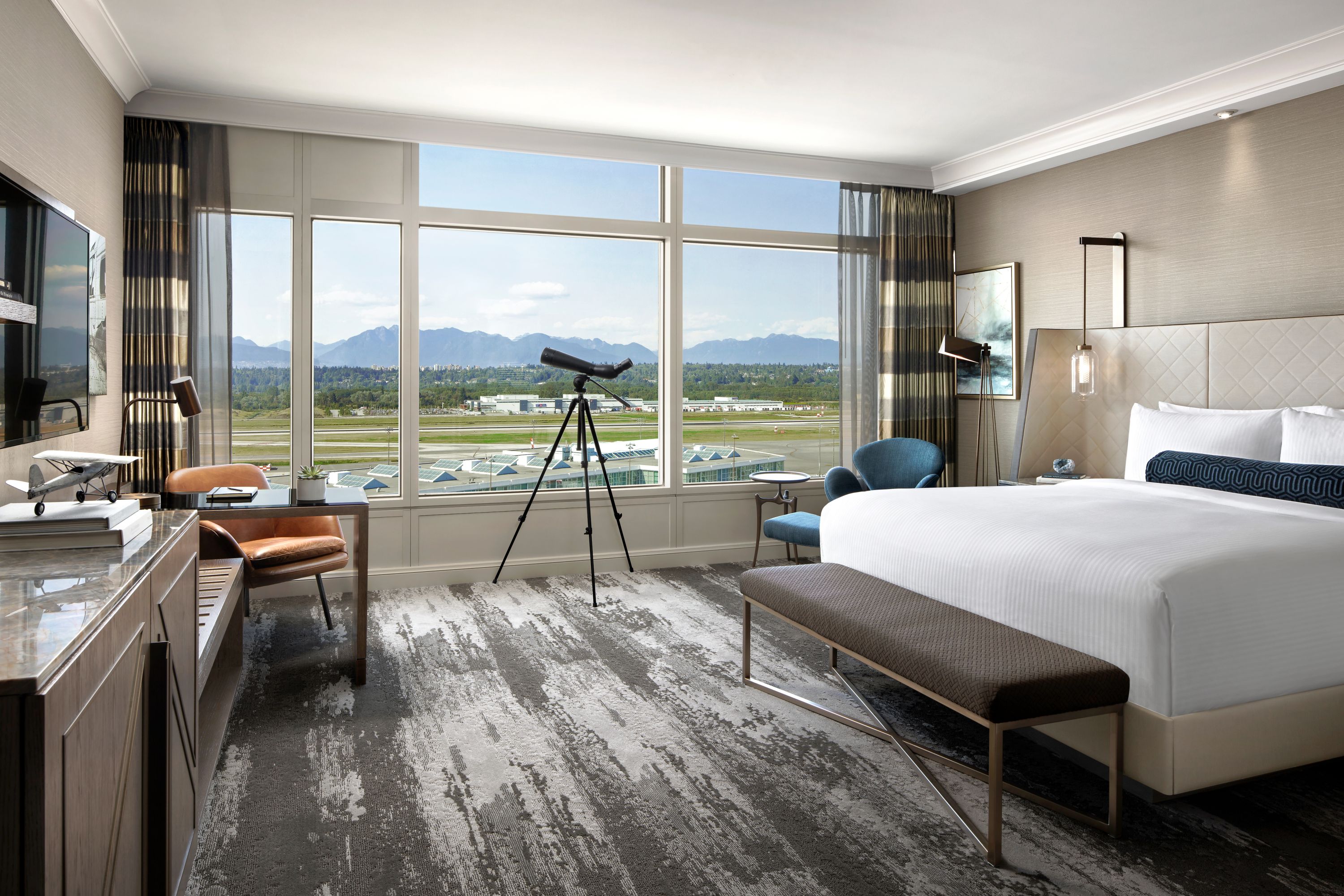 Fairmont Gold Signature Runway View 1 Bedroom Suite 1 King in Vancouver ...