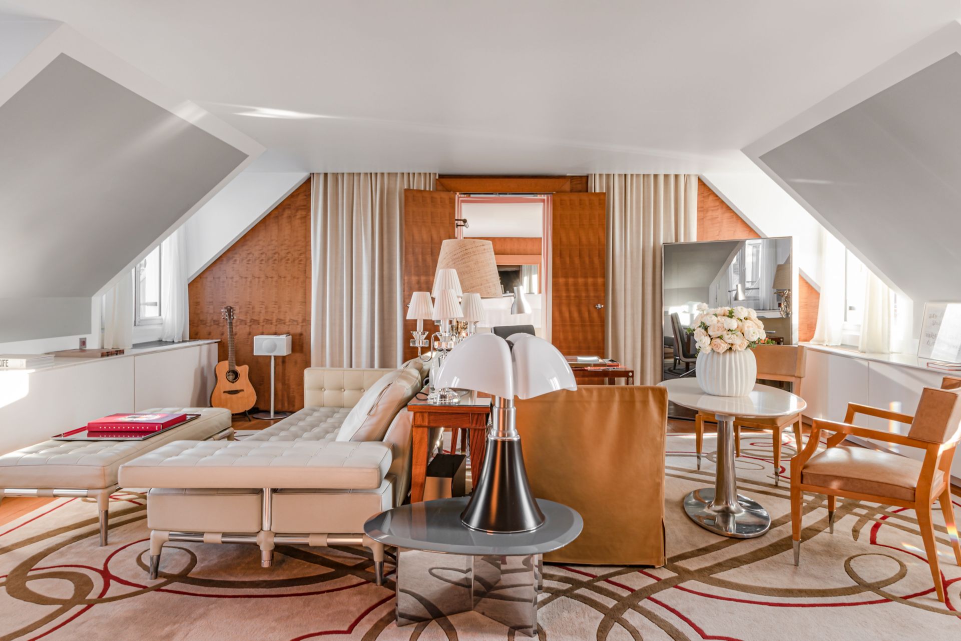 Rooms & Suites at Raffles Paris