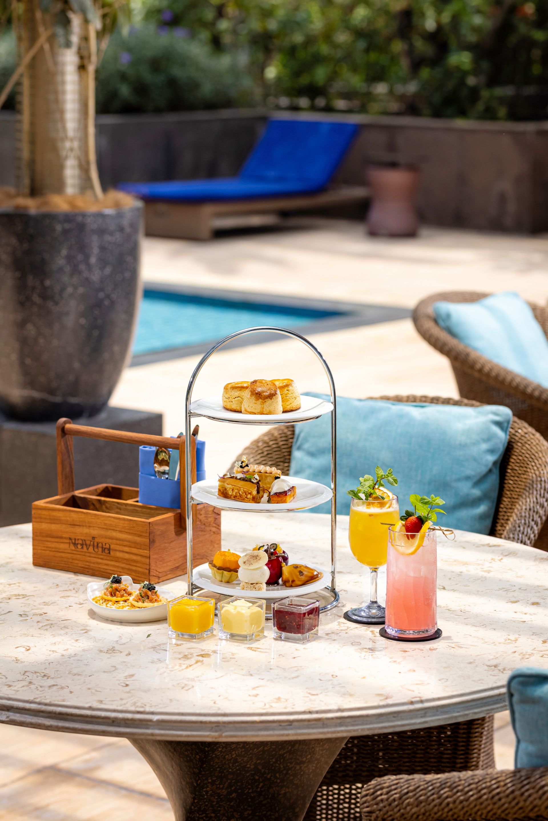 Navina Pool Bar - Raffles Jakarta