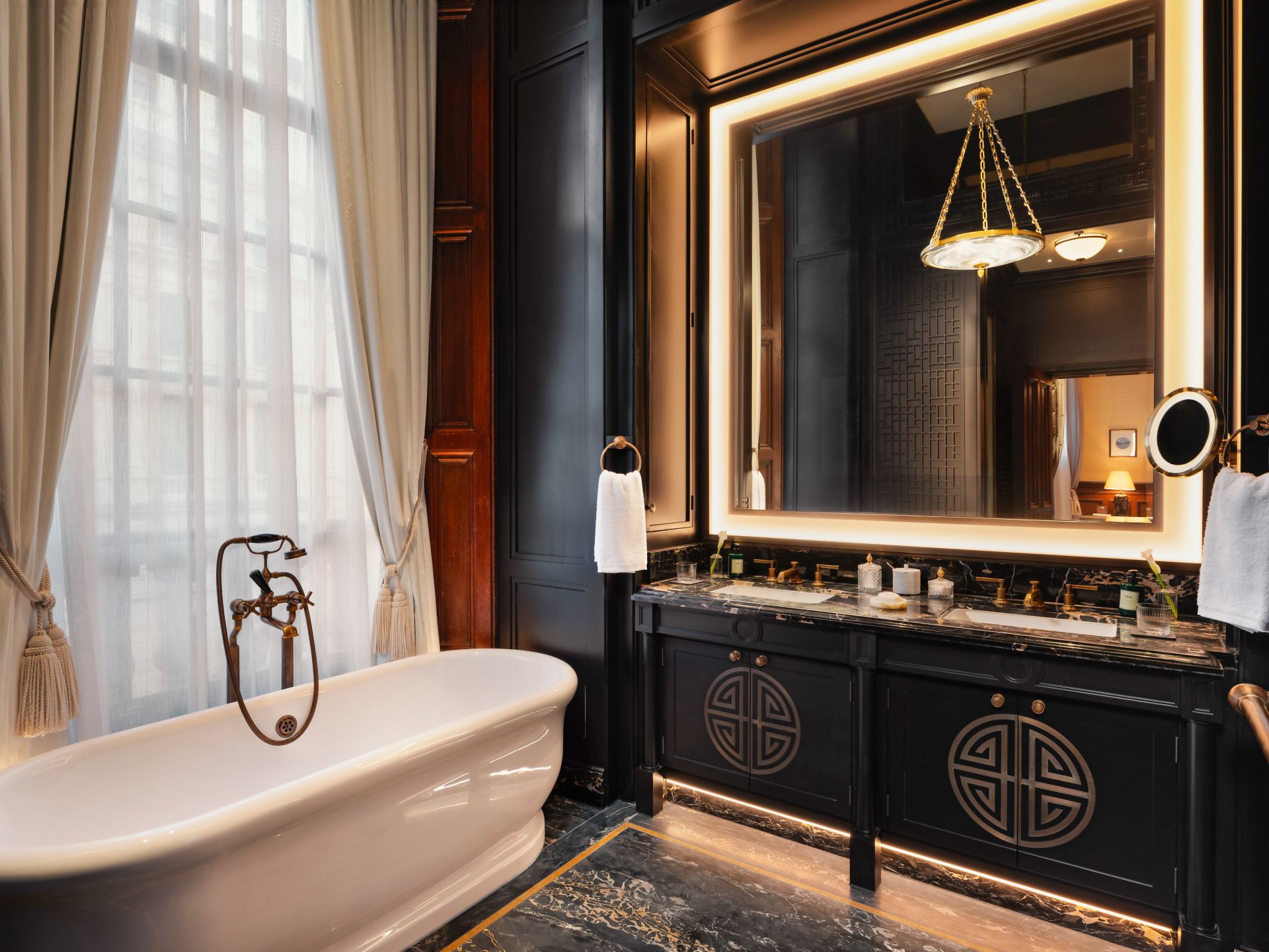 Suite Stays at Raffles London, The OWO | Raffles Hotels & Resorts